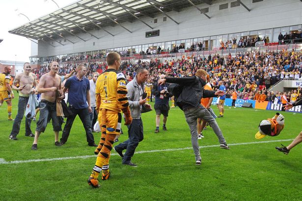 Video: Widnes fans invade pitch and confront castleford fans | The Firms